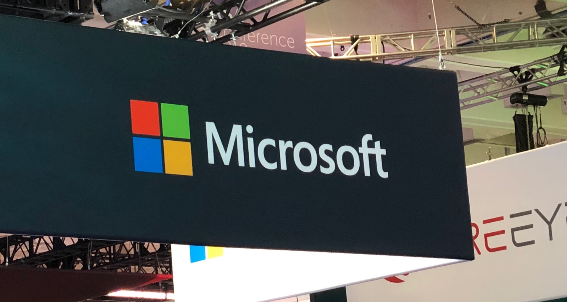 Microsoft launches online AI course for government employees | FedScoop