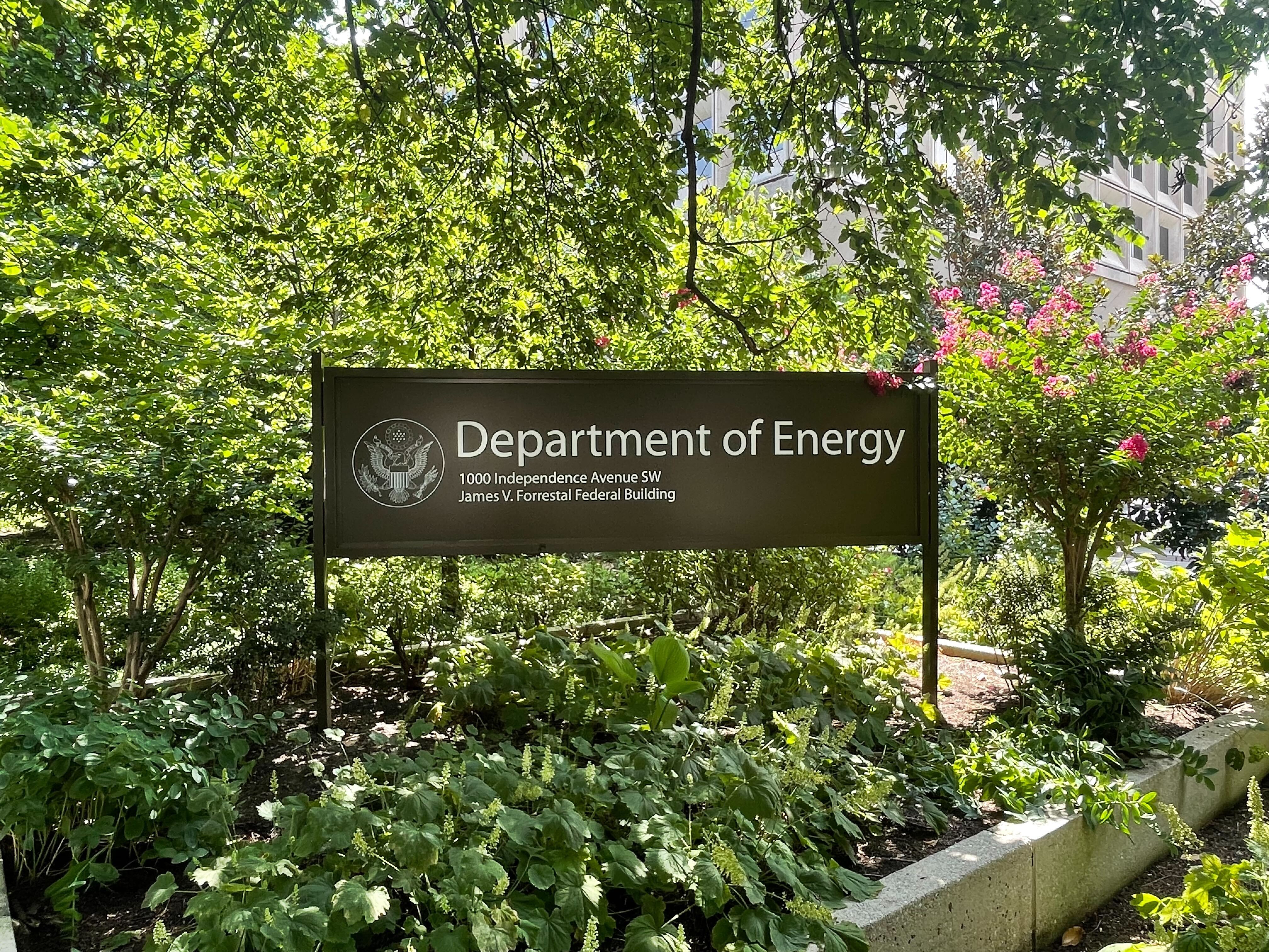 Energy starts process to recompete $10 billion IT services contract ...