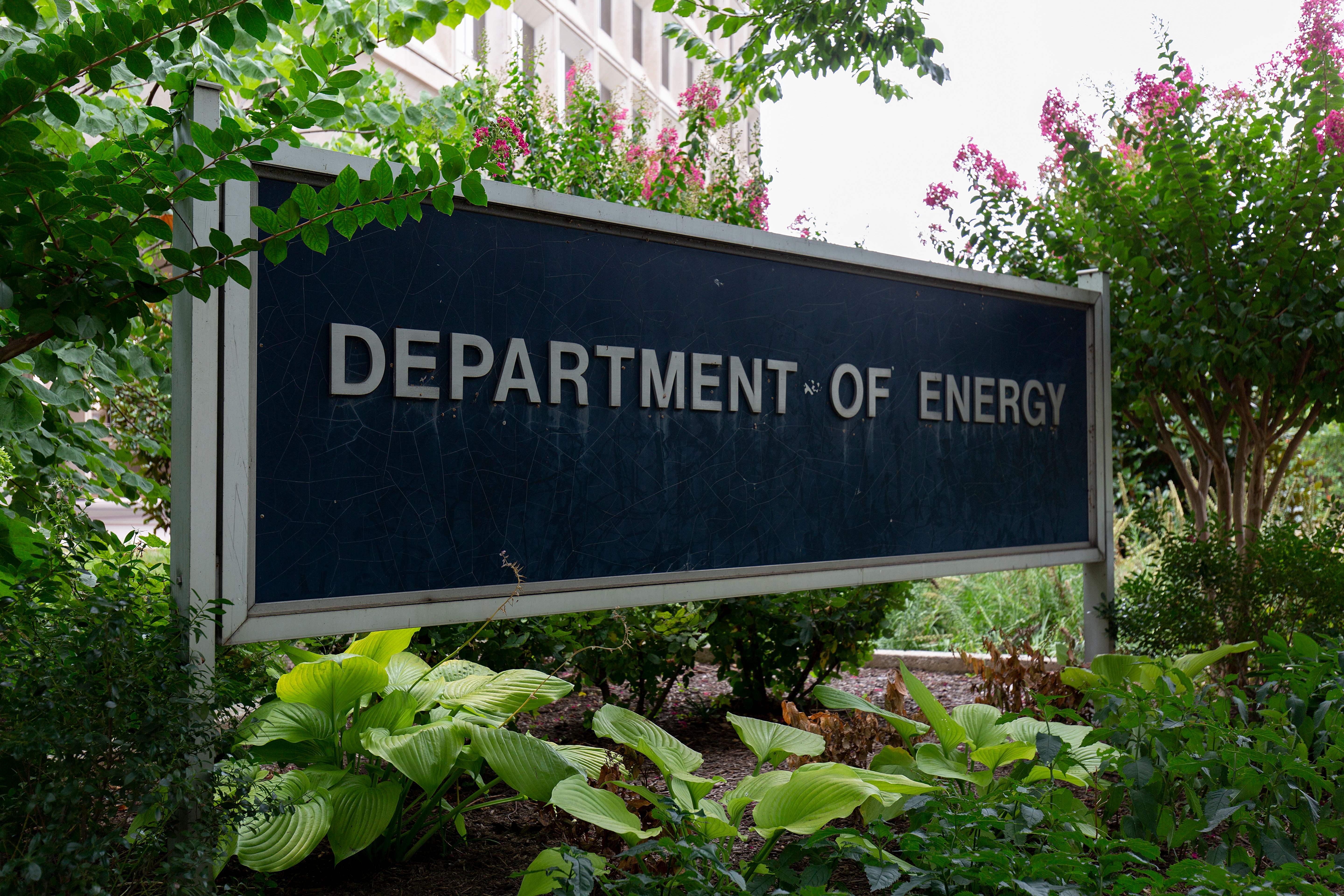 DOE announces $625 million to continue quantum research centers | FedScoop