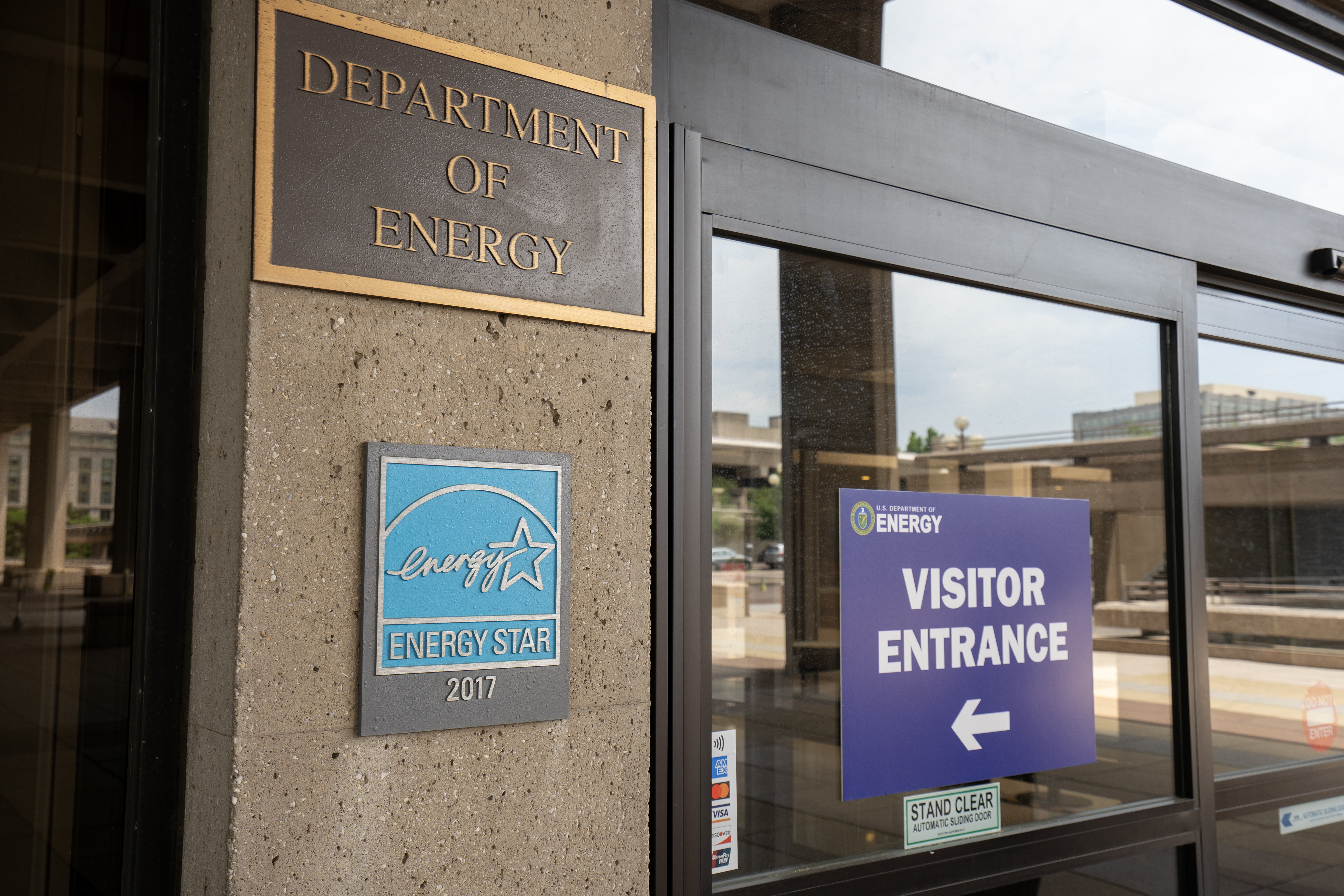 Energy Department offloads some emergency operations to AI | FedScoop