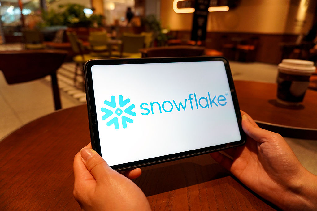 GSA and Snowflake strike OneGov deal for AI, data cloud products | FedScoop